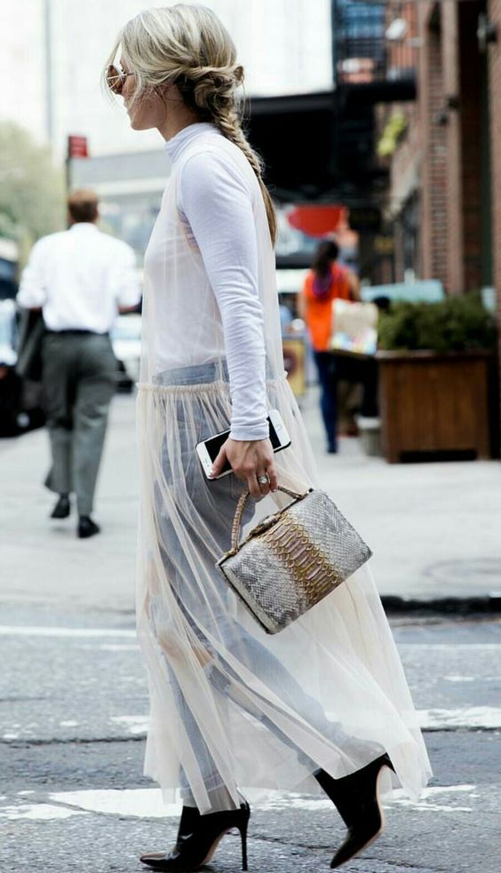 O tule está de volta! Separamos 8 looks para você se inspirar | CLAUDIA