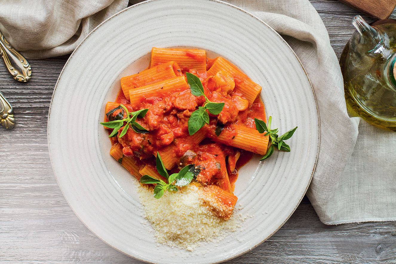 Rigatone de linguiça e funghi | CLAUDIA