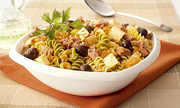 Salada com massa tricolor e atum | CLAUDIA Salada com massa tricolor e atum | CLAUDIA