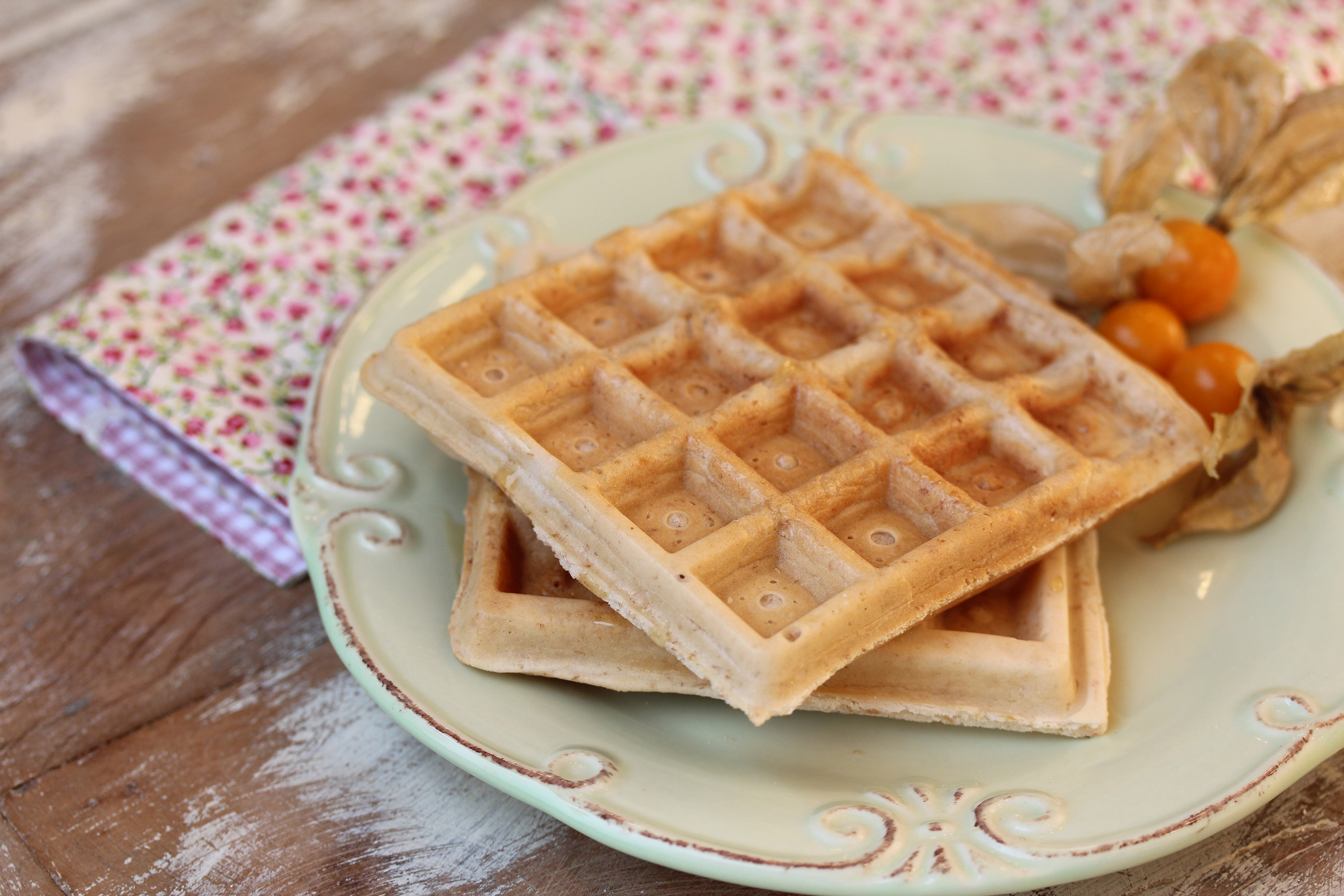 Waffle de tapioca para um café da manhã fit. An... | CLAUDIA