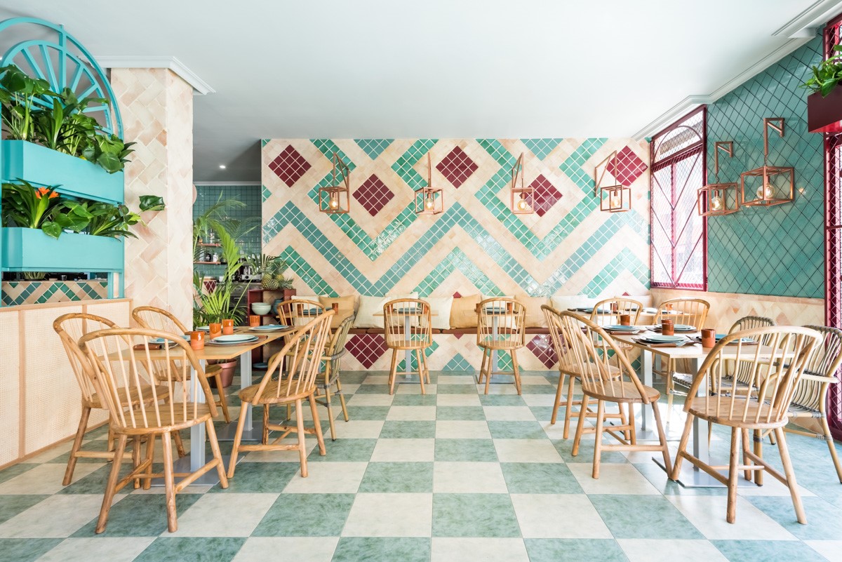 Pizzaria com decoração aconchegante e colorida em Valência | CLAUDIA