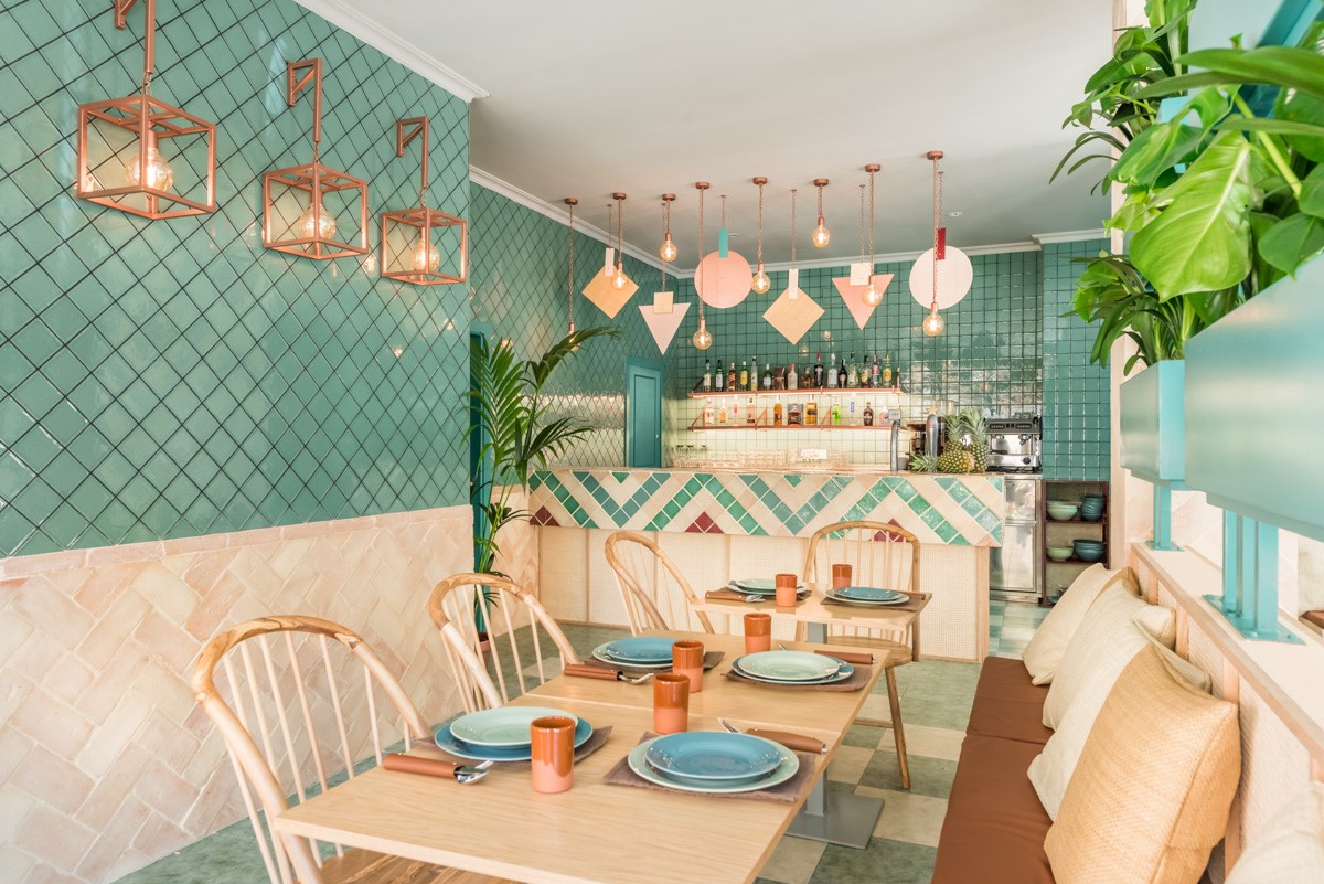 Pizzaria com decoração aconchegante e colorida em Valência | CLAUDIA