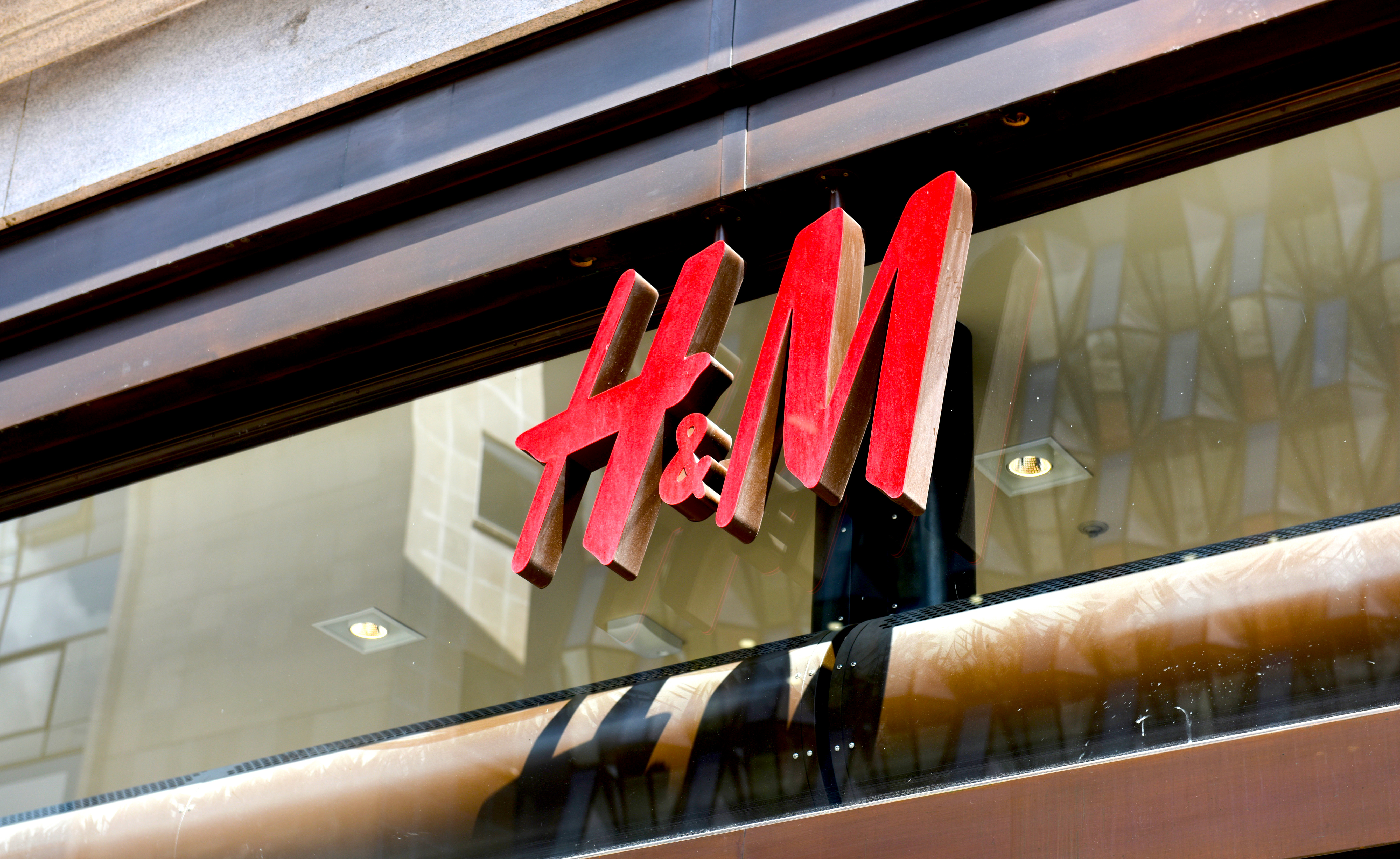 Varejista de moda H&M chega ao Brasil em 2025 | CLAUDIA